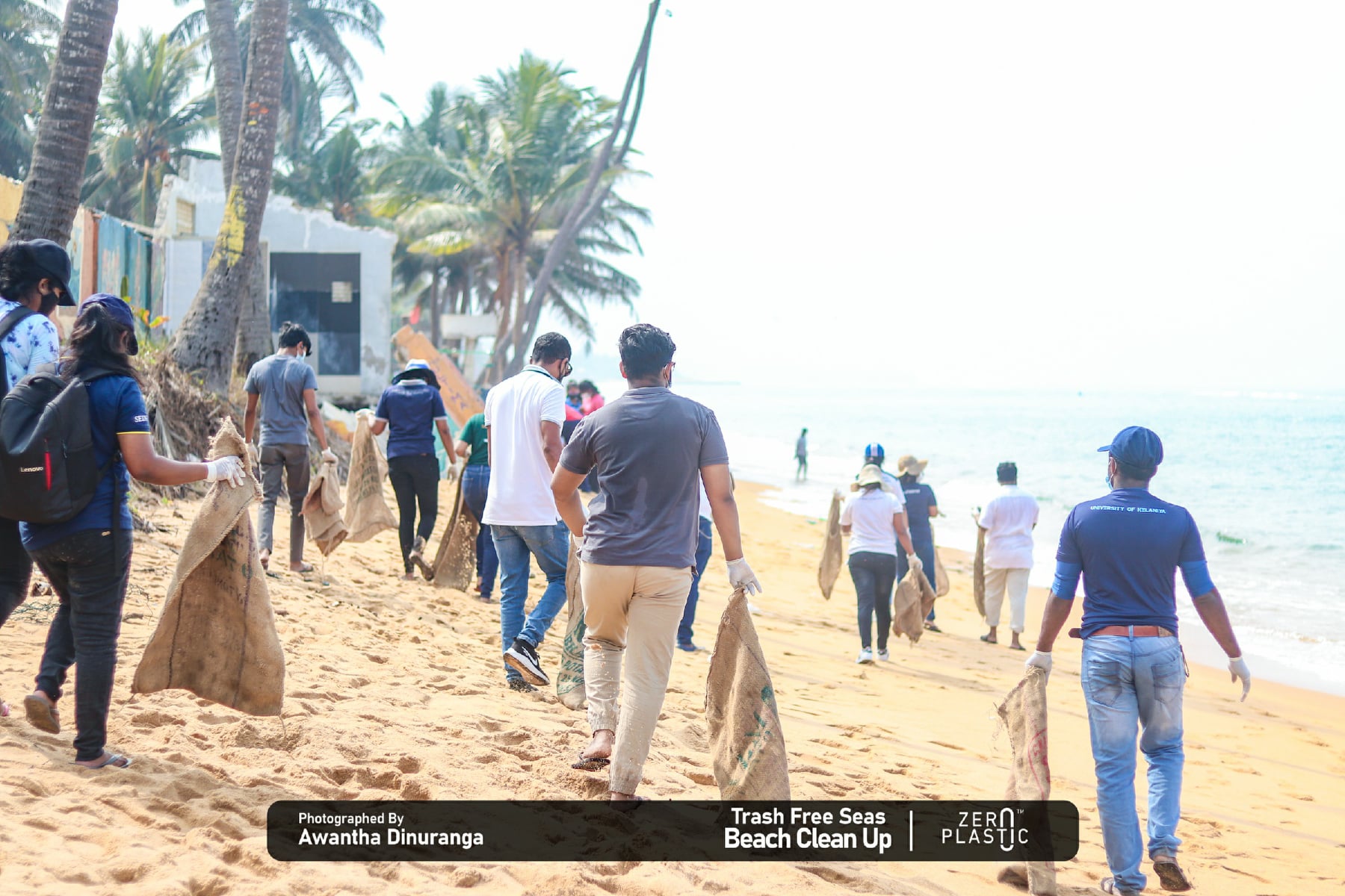 Beach clean up program by Kelaniya Zeroplastic (Wellawatte beach, Colombo). - ZeroPlastic Movement
